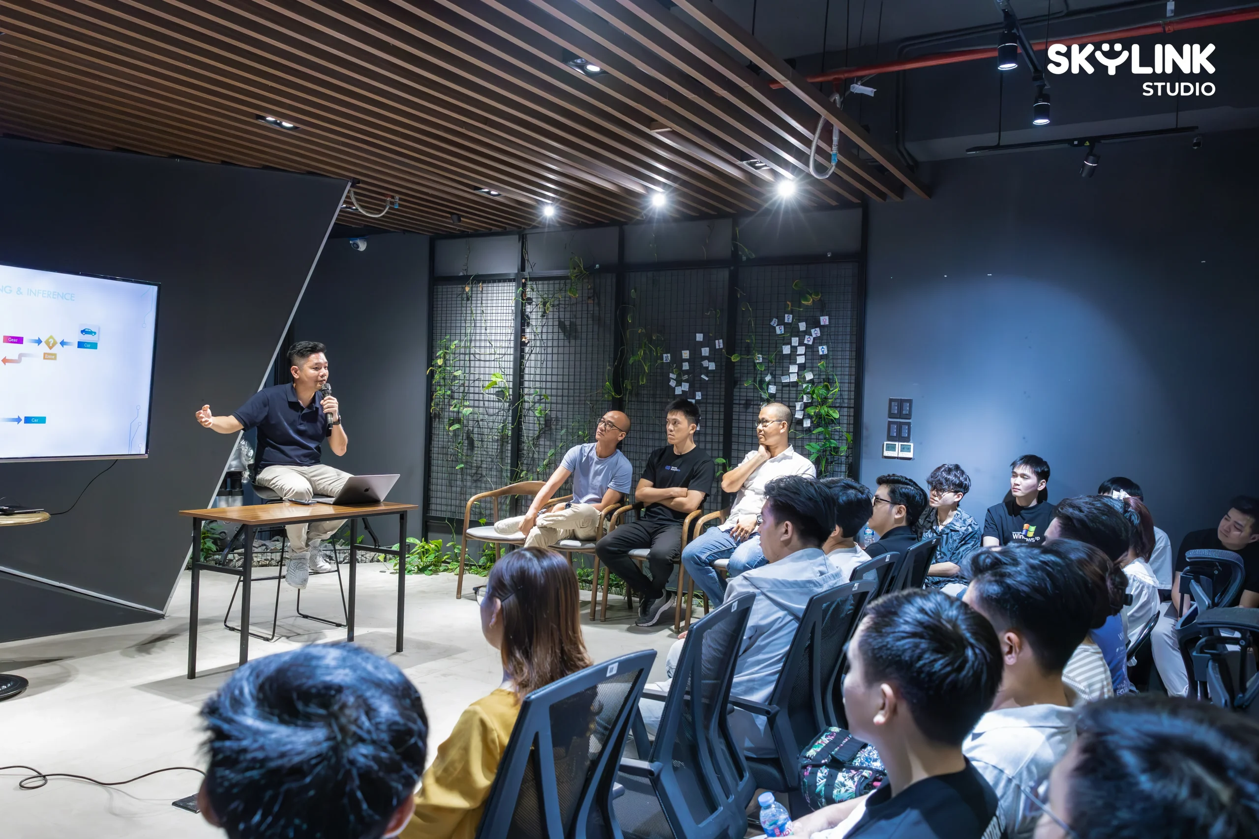 Nạp đầy kiến thức sau Talkshow "AI Insights" - Kiến thức chuyên sâu và xu hướng tương lai ...